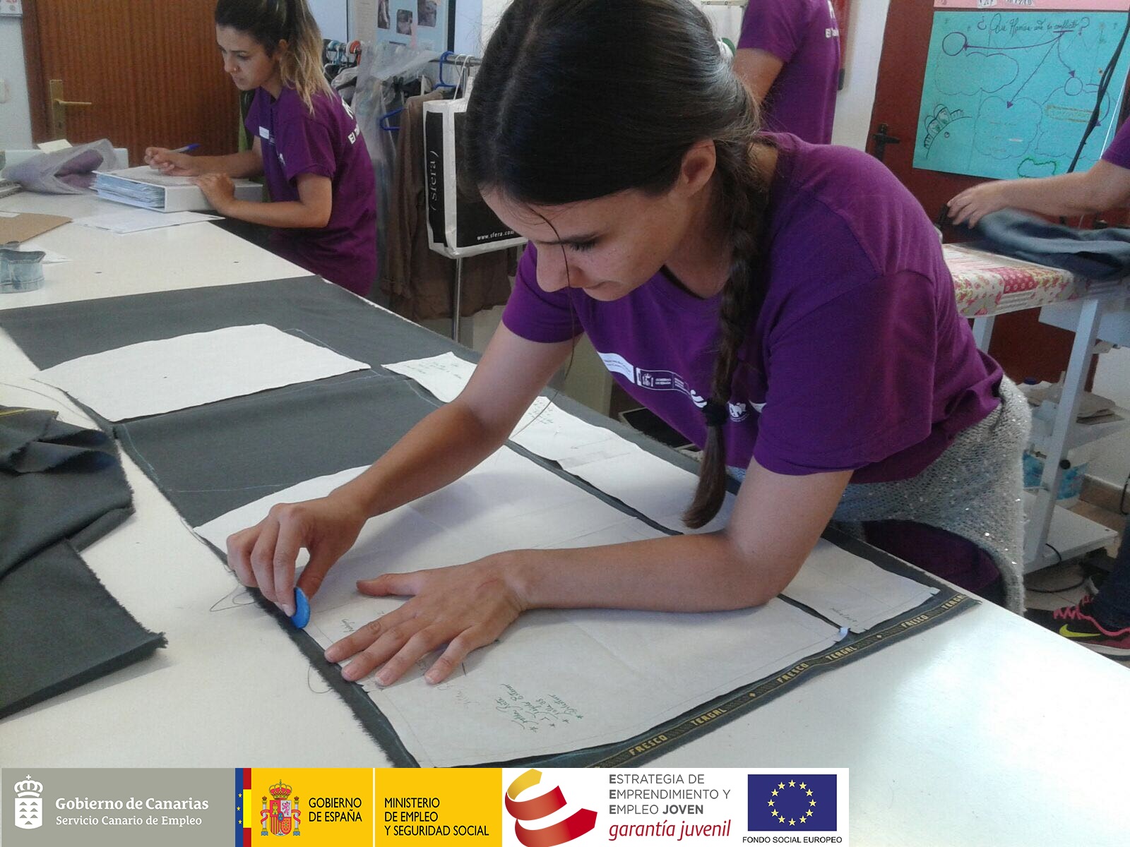 Confección de prendas y montaje y acabado de falda – PFAE GJ «El Taller ...